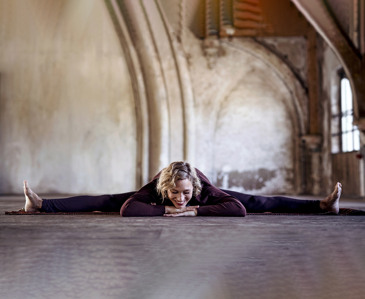 Pittige yogales? Met deze tips blijf je ontspannen! ⋆ Yoga Online