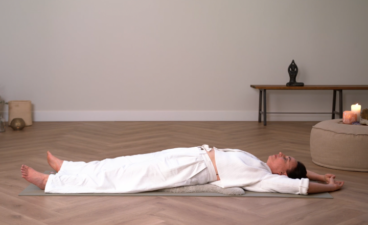 Nanda van Praag ⋆ Yoga Online