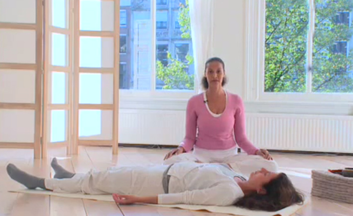 Yoga Nidra, diepe ontspanning met Eliane Bernhard ⋆ Yoga Online
